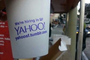 Yahoo usa pontos de ônibus do Facebook e do Google para recrutar talentos - Blue Bus