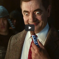 Mr. Bean é ninja atrapalhado em novo comercial do chocolate Snickers ...